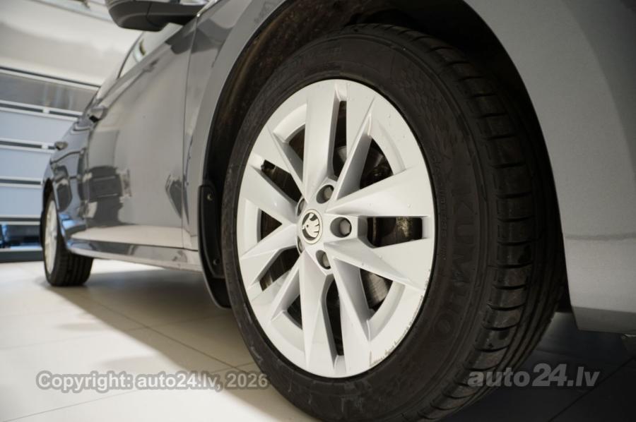 Pelēks Skoda Octavia 2023 Tallina, ar dzinēja tilpumu 1.50 L un nobraukumu 94 tūkst. km par 21900 €, foto 6 vietnē AUTOMOTO.COM.LV