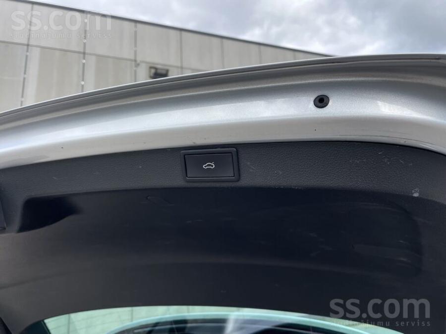 Grey Skoda Octavia 2023 in Riga, with an engine capacity of 2.00 L and mileage of 172 thousand km for 15990 €, photo 17 on AUTOMOTO.COM.LV