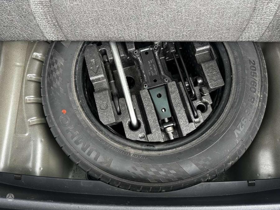 Grey Skoda Octavia 2023 in Vilkaviskis, with an engine capacity of 1.97 L and mileage of 112 thousand km for 16600 €, photo 40 on AUTOMOTO.COM.LV