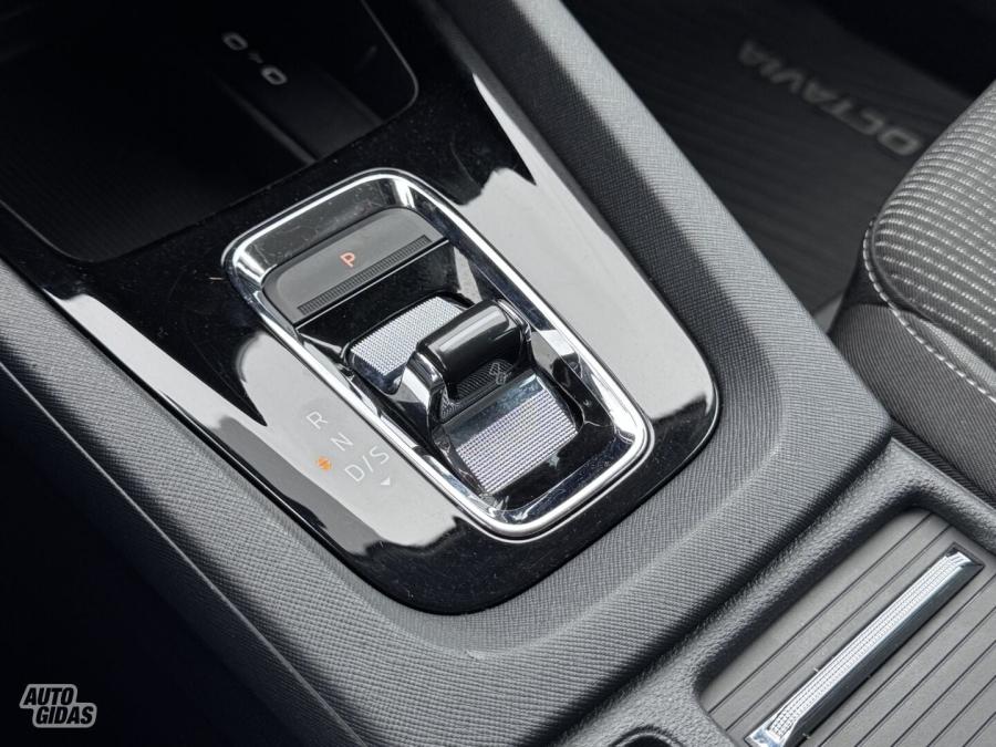 Pelēks Skoda Octavia 2024 Avižieniai, ar dzinēja tilpumu 1.50 L un nobraukumu 27 tūkst. km par 22500 €, foto 23 vietnē AUTOMOTO.COM.LV