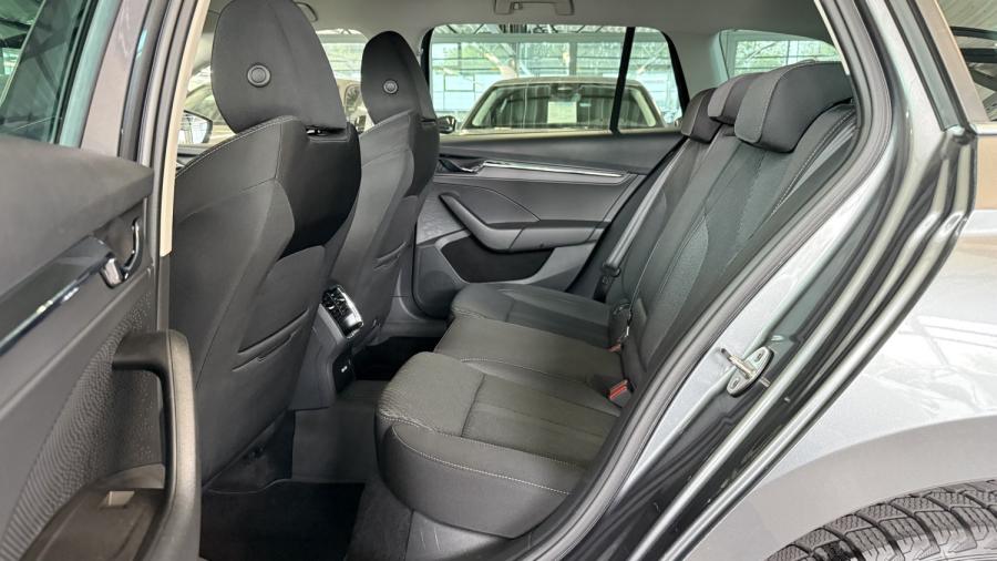 Pelēks Skoda Octavia 2024 Rīga, ar dzinēja tilpumu 2.00 L un nobraukumu 130 tūkst. km par 17500 €, foto 12 vietnē AUTOMOTO.COM.LV