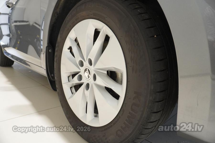 Grey Skoda Octavia 2024 in Tallinn, with an engine capacity of 1.00 L and mileage of 44 thousand km for 21500 €, photo 6 on AUTOMOTO.COM.LV