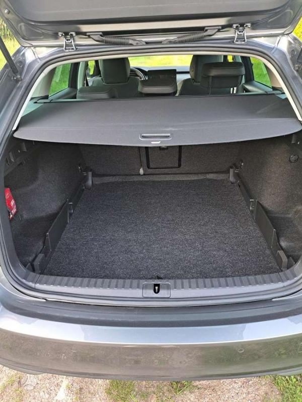 Pelēks Skoda Octavia 2025 Kaišiadorys, ar dzinēja tilpumu 1.50 L un nobraukumu 8 tūkst. km par 19900 €, foto 9 vietnē AUTOMOTO.COM.LV