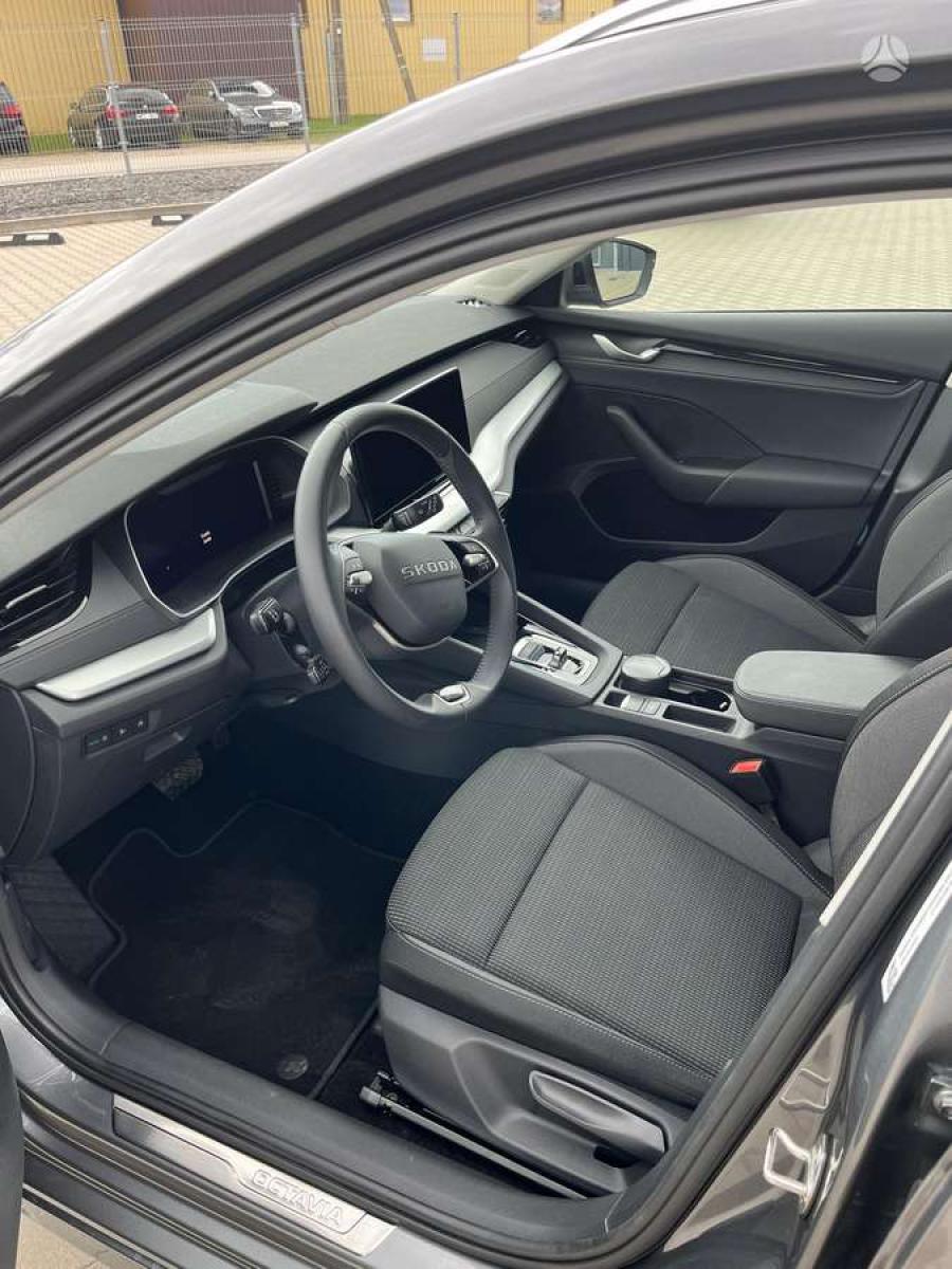 Pelēks Skoda Octavia 2025 Kauņa, ar dzinēja tilpumu 1.50 L un nobraukumu 17 tūkst. km par 24900 €, foto 12 vietnē AUTOMOTO.COM.LV