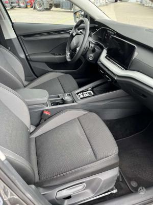 Pelēks Skoda Octavia 2025 Kauņa, ar dzinēja tilpumu 1.50 L un nobraukumu 17 tūkst. km par 24900 €, foto 13 vietnē AUTOMOTO.COM.LV