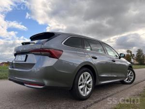 Pelēks Skoda Octavia 2025 Rīga, ar dzinēja tilpumu 1.50 L un nobraukumu 45 tūkst. km par 21900 €, foto  vietnē AUTOMOTO.COM.LV