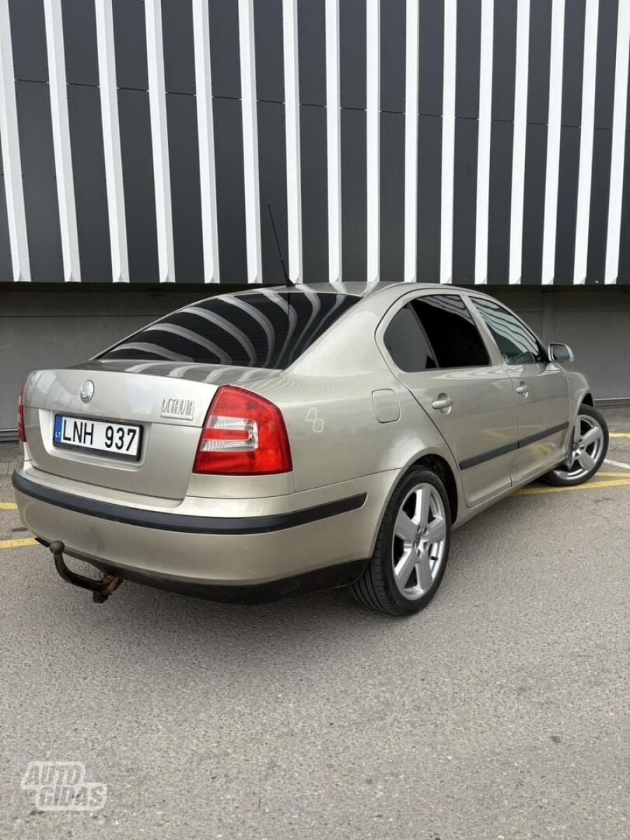 Skoda Octavia 2005 in Siauliai, with an engine capacity of 1.60 L and mileage of 294 thousand km for 1199 €, photo 5 on AUTOMOTO.COM.LV