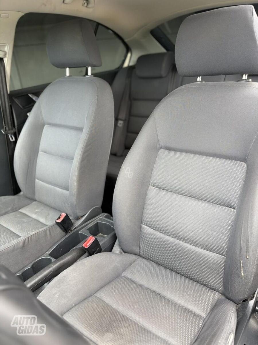 Skoda Octavia 2005 in Siauliai, with an engine capacity of 1.60 L and mileage of 294 thousand km for 1199 €, photo 7 on AUTOMOTO.COM.LV