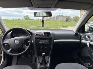 Skoda Octavia 2005 in Siauliai, with an engine capacity of 1.60 L and mileage of 294 thousand km for 1199 €, photo 9 on AUTOMOTO.COM.LV
