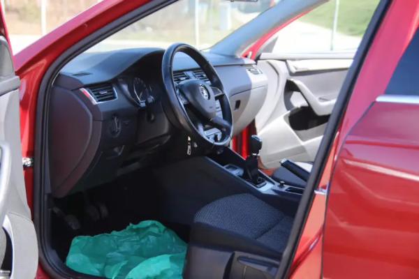 Skoda Octavia 2005 Rīga, ar dzinēja tilpumu 1.60 L un nobraukumu 255 tūkst. km par 3990 €, foto 7 vietnē AUTOMOTO.COM.LV