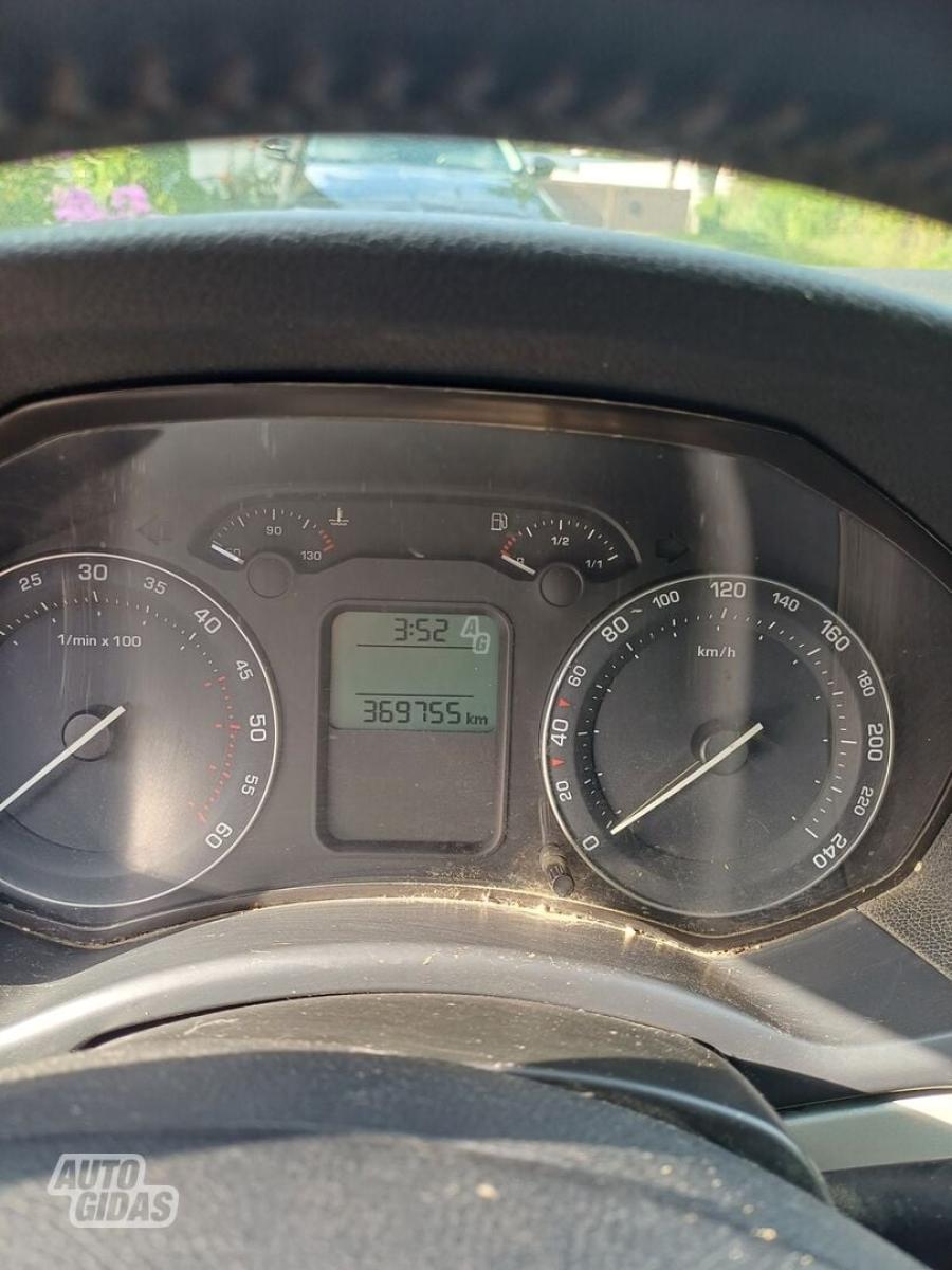 Skoda Octavia 2005 in Vilnius, with an engine capacity of 1.90 L and mileage of 365 thousand km for 1100 €, photo 7 on AUTOMOTO.COM.LV