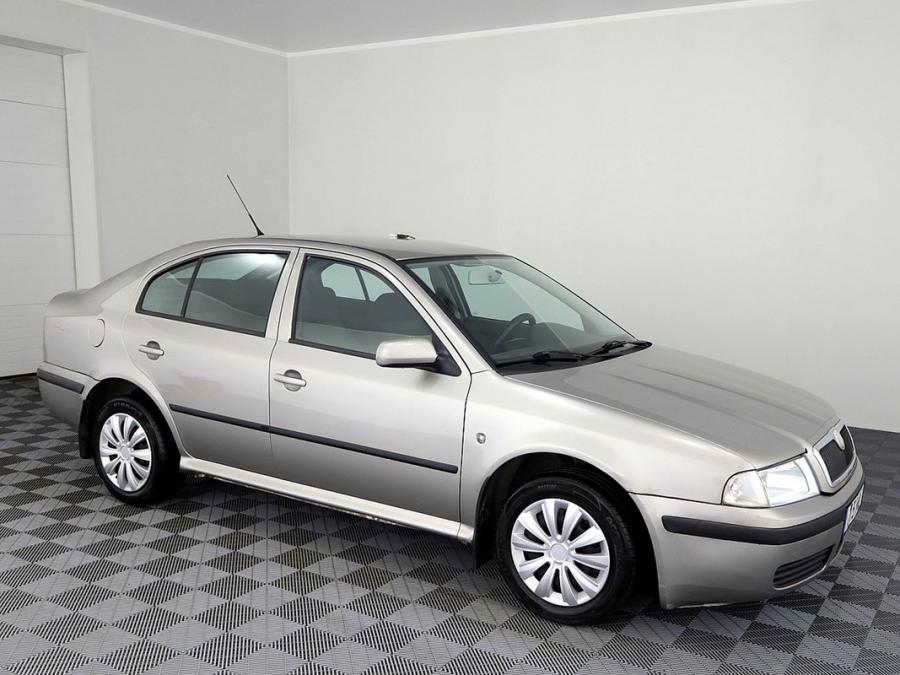 Skoda Octavia 2008 in Tallinn, with an engine capacity of 1.60 L and mileage of 248 thousand km for 999 €, photo 9 on AUTOMOTO.COM.LV