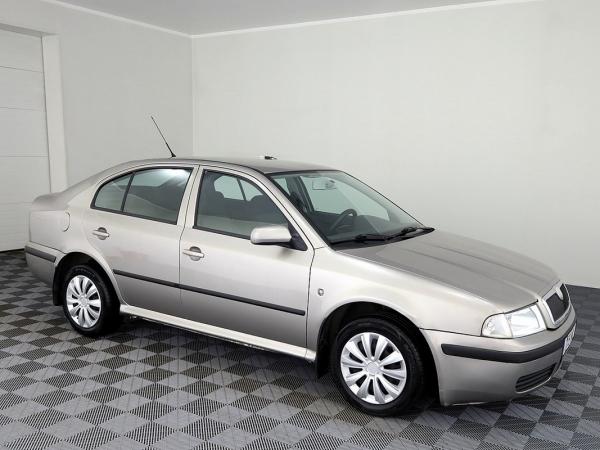 Skoda Octavia 2008 in Tallinn, with an engine capacity of 1.60 L and mileage of 248 thousand km for 999 €, photo 9 on AUTOMOTO.COM.LV