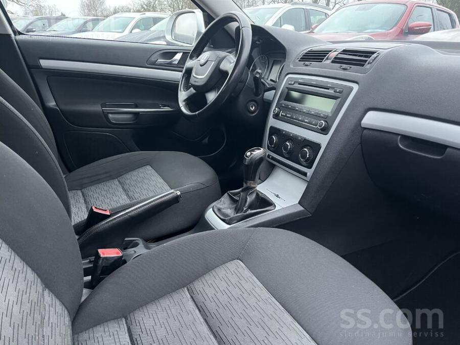 Skoda Octavia 2011 in Valmiera, with an engine capacity of 1.60 L and mileage of 0 thousand km for 2800 €, photo 6 on AUTOMOTO.COM.LV