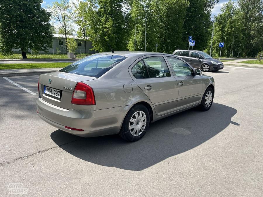 Шкода Октавия 2011 в Паневежис, объемом двигателя 1.60 л и пробегом 256 тыс. км за 2200 €, фото 5 на AUTOMOTO.COM.LV