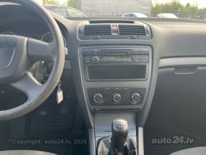 Skoda Octavia 2012 in Kuressaare, with an engine capacity of 1.20 L and mileage of 200 thousand km for 3590 €, photo 11 on AUTOMOTO.COM.LV