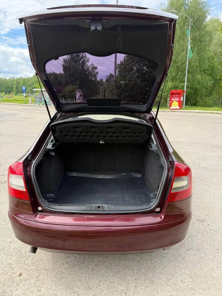 Skoda Octavia 2012 in Riga, with an engine capacity of 1.60 L and mileage of 275 thousand km for 2900 €, photo 9 on AUTOMOTO.COM.LV