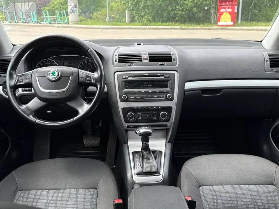 Skoda Octavia 2012 in Riga, with an engine capacity of 1.60 L and mileage of 275 thousand km for 2900 €, photo 10 on AUTOMOTO.COM.LV