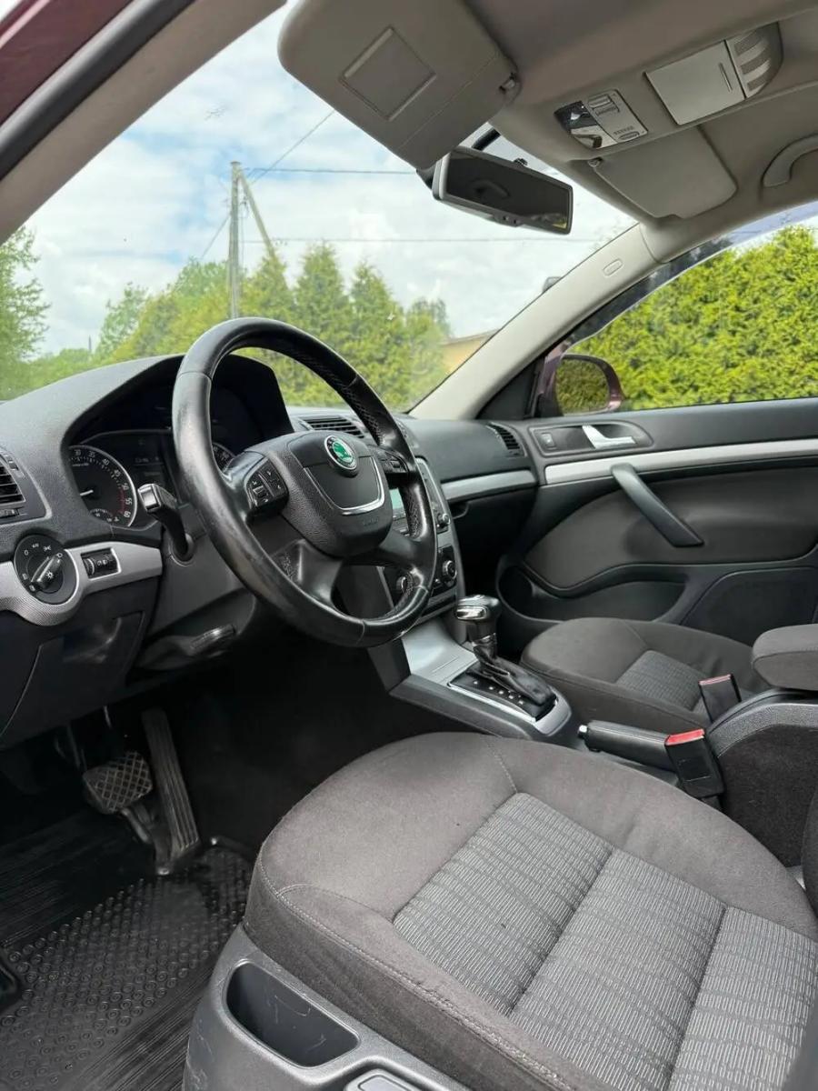 Skoda Octavia 2012 in Riga, with an engine capacity of 1.60 L and mileage of 275 thousand km for 2900 €, photo 11 on AUTOMOTO.COM.LV