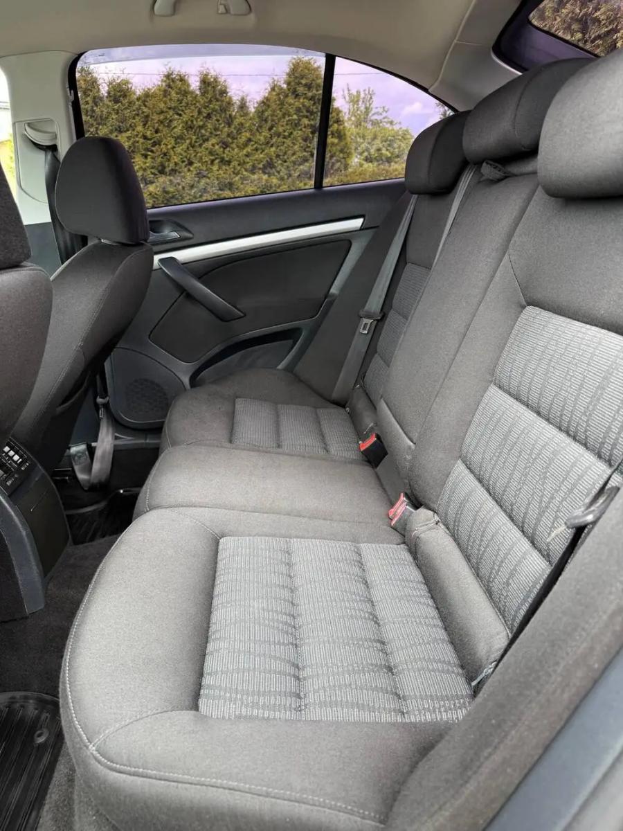 Skoda Octavia 2012 in Riga, with an engine capacity of 1.60 L and mileage of 275 thousand km for 2900 €, photo 13 on AUTOMOTO.COM.LV