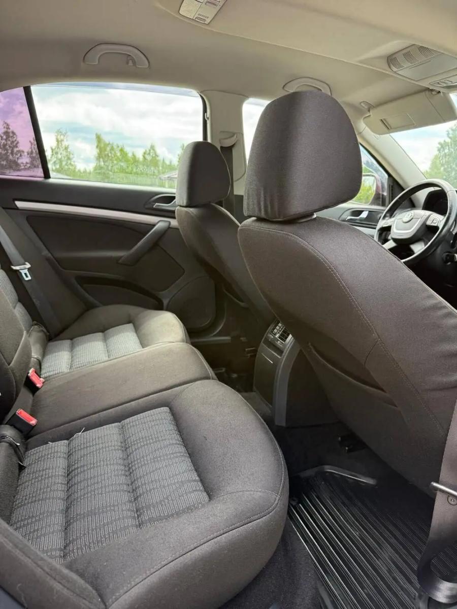 Skoda Octavia 2012 in Riga, with an engine capacity of 1.60 L and mileage of 275 thousand km for 2900 €, photo 14 on AUTOMOTO.COM.LV