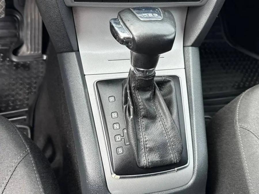 Skoda Octavia 2012 in Riga, with an engine capacity of 1.60 L and mileage of 275 thousand km for 2900 €, photo 15 on AUTOMOTO.COM.LV