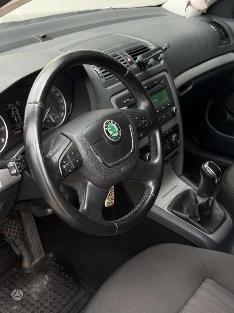 Skoda Octavia 2012 Viļņa, ar dzinēja tilpumu 1.39 L un nobraukumu 179 tūkst. km par 3900 €, foto 15 vietnē AUTOMOTO.COM.LV