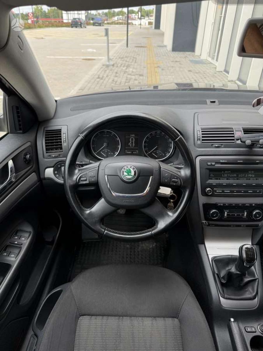 Skoda Octavia 2012 Viļņa, ar dzinēja tilpumu 1.39 L un nobraukumu 179 tūkst. km par 3900 €, foto 18 vietnē AUTOMOTO.COM.LV