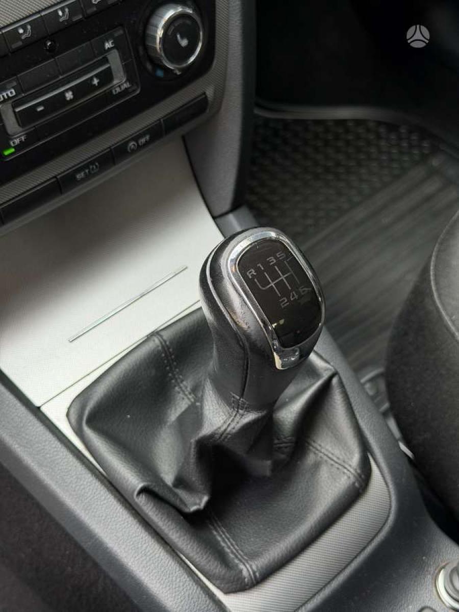 Skoda Octavia 2012 Viļņa, ar dzinēja tilpumu 1.39 L un nobraukumu 179 tūkst. km par 3900 €, foto 21 vietnē AUTOMOTO.COM.LV