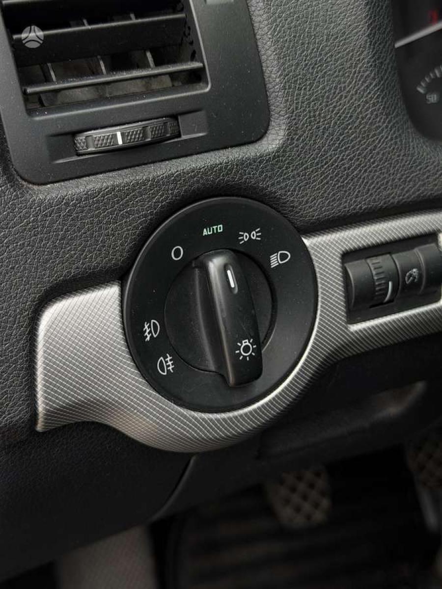 Skoda Octavia 2012 Viļņa, ar dzinēja tilpumu 1.39 L un nobraukumu 179 tūkst. km par 3900 €, foto 24 vietnē AUTOMOTO.COM.LV