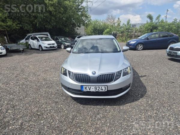 Skoda Octavia 2017 in Riga, with an engine capacity of 1.00 L and mileage of 108 thousand km for 9690 €, photo 3 on AUTOMOTO.COM.LV