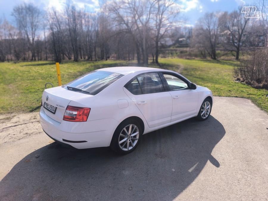 Skoda Octavia 2017 in Siauliai, with an engine capacity of 1.60 L and mileage of 3 thousand km for 6400 €, photo 3 on AUTOMOTO.COM.LV
