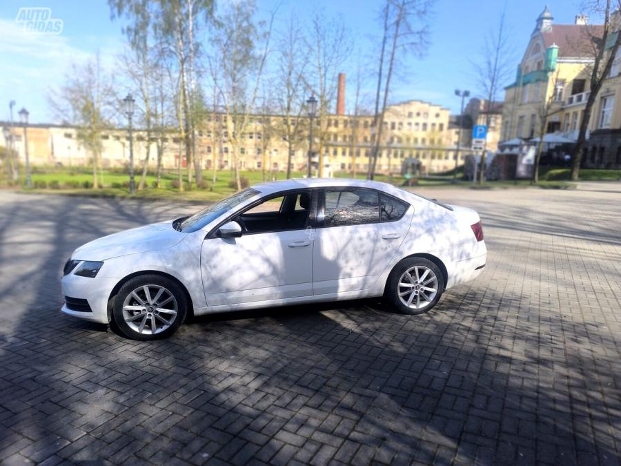 Skoda Octavia 2017 in Siauliai, with an engine capacity of 1.60 L and mileage of 325 thousand km for 6350 €, photo 3 on AUTOMOTO.COM.LV