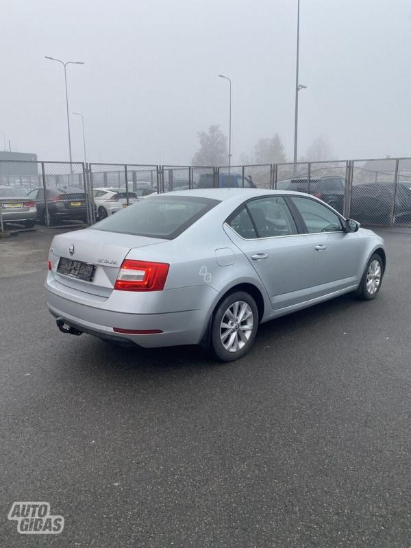 Skoda Octavia 2018 in Panevezys, with an engine capacity of 1.00 L and mileage of 92 thousand km for 7450 €, photo 4 on AUTOMOTO.COM.LV