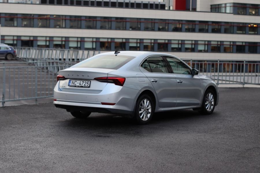 Skoda Octavia 2022 in Riga, with an engine capacity of 1.00 L and mileage of 75 thousand km for 13280 €, photo 12 on AUTOMOTO.COM.LV