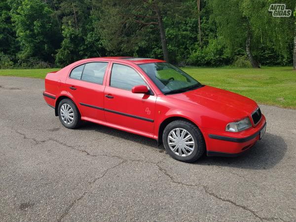 Sarkans Skoda Octavia 1998 Viļņa, ar dzinēja tilpumu 1.90 L un nobraukumu 290 tūkst. km par 950 €, foto 4 vietnē AUTOMOTO.COM.LV