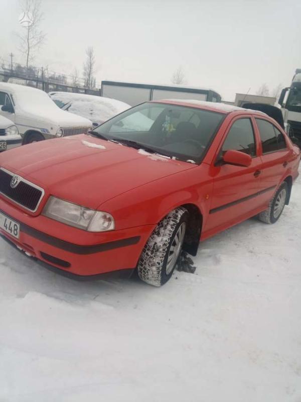 Red Skoda Octavia 2000 in Alytus, with an engine capacity of 1.60 L and mileage of 217 thousand km for 1600 €, photo 1 on AUTOMOTO.COM.LV
