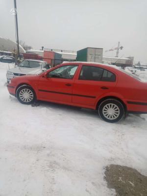 Sarkans Skoda Octavia 2000 Alīta, ar dzinēja tilpumu 1.60 L un nobraukumu 217 tūkst. km par 1600 €, foto 3 vietnē AUTOMOTO.COM.LV