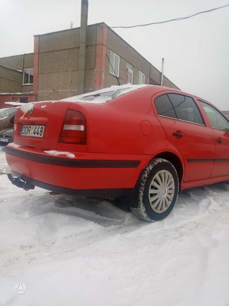 Sarkans Skoda Octavia 2000 Alīta, ar dzinēja tilpumu 1.60 L un nobraukumu 217 tūkst. km par 1600 €, foto 4 vietnē AUTOMOTO.COM.LV
