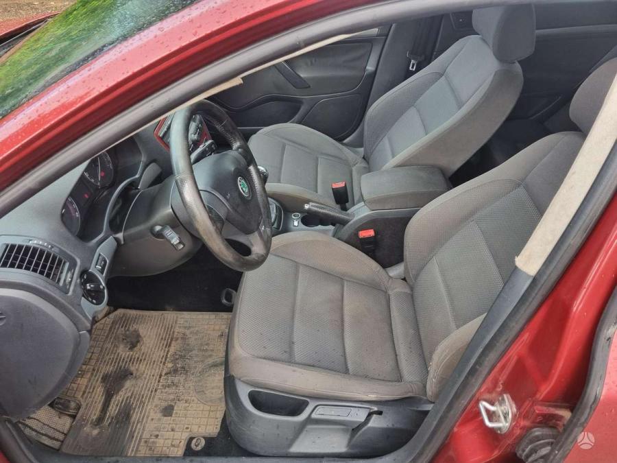 Sarkans Skoda Octavia 2005 Jonava, ar dzinēja tilpumu 1.90 L un nobraukumu 491 tūkst. km par 950 €, foto 13 vietnē AUTOMOTO.COM.LV