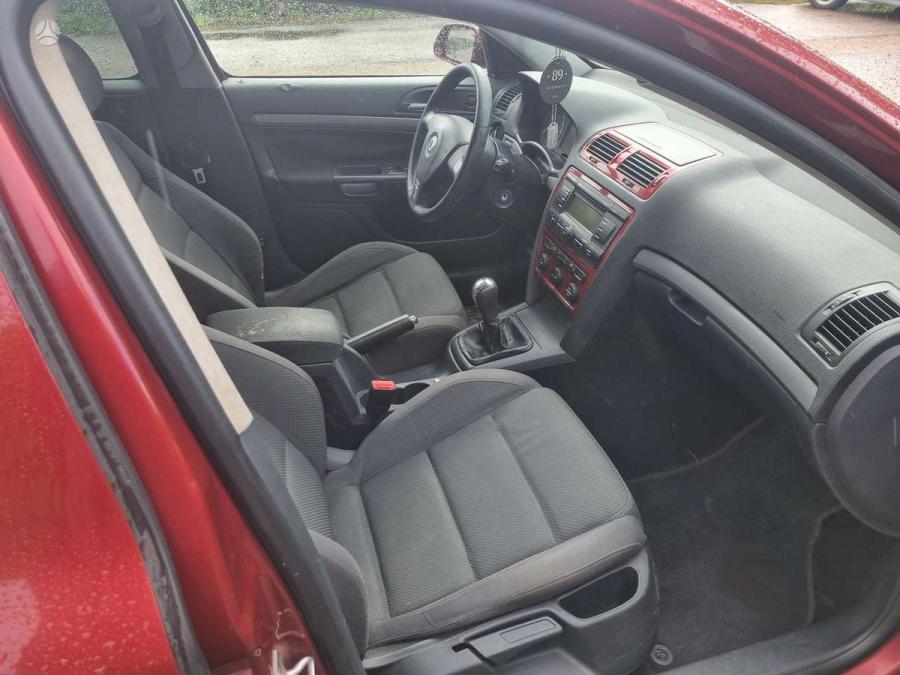 Sarkans Skoda Octavia 2005 Jonava, ar dzinēja tilpumu 1.90 L un nobraukumu 491 tūkst. km par 950 €, foto 14 vietnē AUTOMOTO.COM.LV