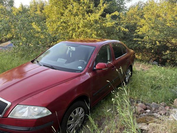 Красный Шкода Октавия 2006 в Вильнюс, объемом двигателя 1.60 л и пробегом 168 тыс. км за 625 €, фото 3 на AUTOMOTO.COM.LV