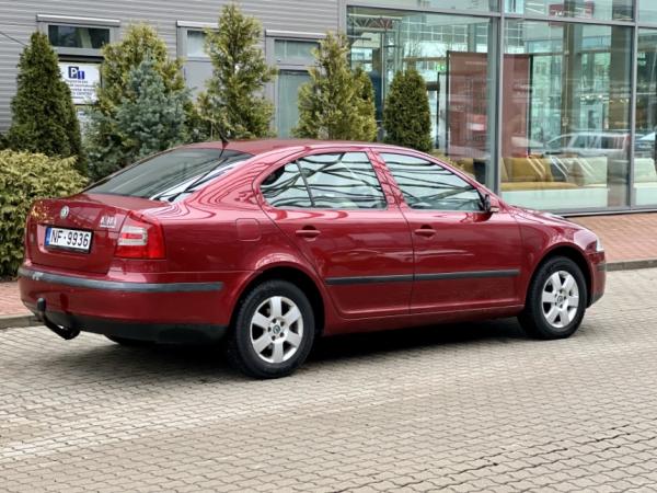 Red Skoda Octavia 2007 in Riga, with an engine capacity of 2.00 L and mileage of 273 thousand km for 2270 €, photo 2 on AUTOMOTO.COM.LV