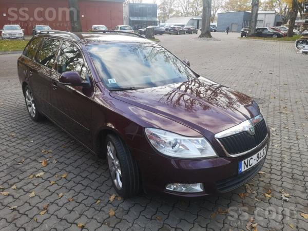 Red Skoda Octavia 2010 in Riga, with an engine capacity of 1.60 L and mileage of 275 thousand km for 4800 €, photo 3 on AUTOMOTO.COM.LV