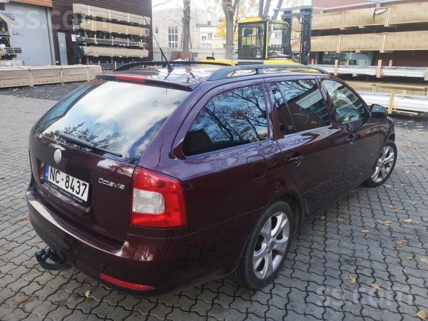 Red Skoda Octavia 2010 in Riga, with an engine capacity of 1.60 L and mileage of 275 thousand km for 4800 €, photo 4 on AUTOMOTO.COM.LV