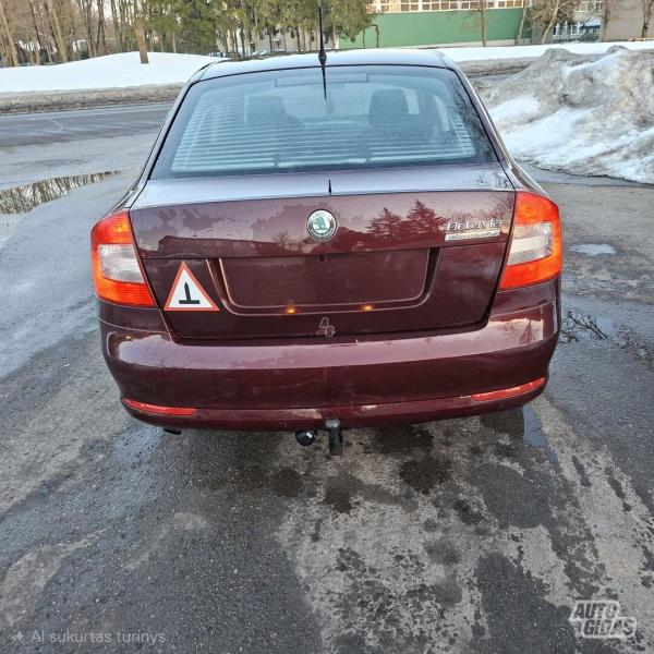 Red Skoda Octavia 2011 in Vilnius, with an engine capacity of 1.60 L and mileage of 275 thousand km for 3100 €, photo 2 on AUTOMOTO.COM.LV