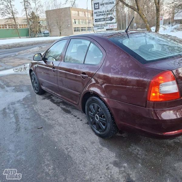Red Skoda Octavia 2011 in Vilnius, with an engine capacity of 1.60 L and mileage of 275 thousand km for 3100 €, photo 5 on AUTOMOTO.COM.LV