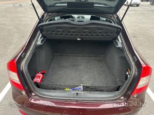 Sarkans Skoda Octavia 2011 Tallina, ar dzinēja tilpumu 1.20 L un nobraukumu 192 tūkst. km par 2200 €, foto 4 vietnē AUTOMOTO.COM.LV