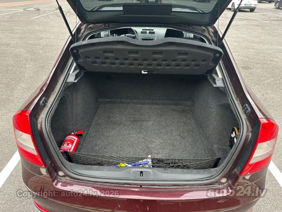 Sarkans Skoda Octavia 2011 Tallina, ar dzinēja tilpumu 1.20 L un nobraukumu 192 tūkst. km par 2200 €, foto 4 vietnē AUTOMOTO.COM.LV