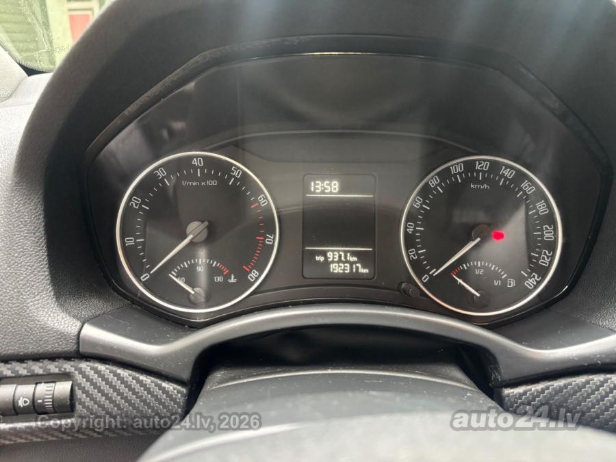 Sarkans Skoda Octavia 2011 Tallina, ar dzinēja tilpumu 1.20 L un nobraukumu 192 tūkst. km par 2200 €, foto 6 vietnē AUTOMOTO.COM.LV